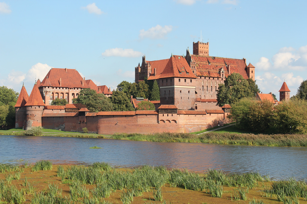 These Are The 10 Largest Castles In The Entire World • Xcellent Trip